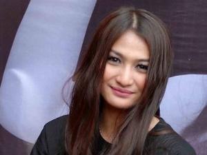 berita seputar info: Adegan Bugil Debby Ayu | Film 13 Cara Memanggil Setan