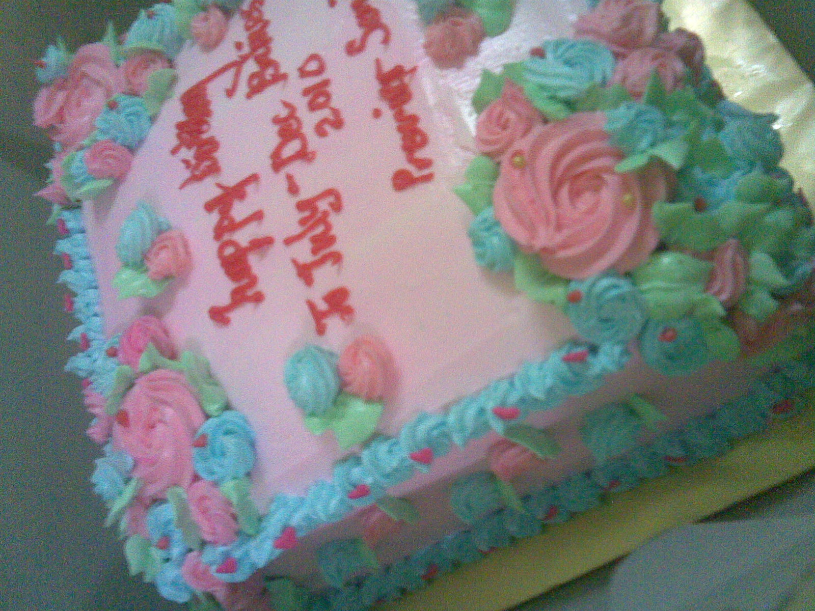 Arni Sweet CUPcakes: Vanilla + moist choc cakes + buttercream frosting ...