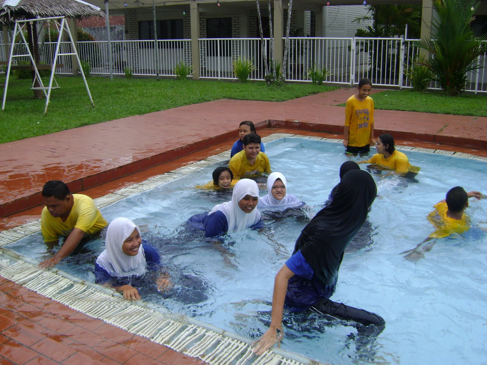 BLOG RASMI PPKIBP SMK ARAU: PROGRAM TERAPI 'RENANG CHEQ RENANG'