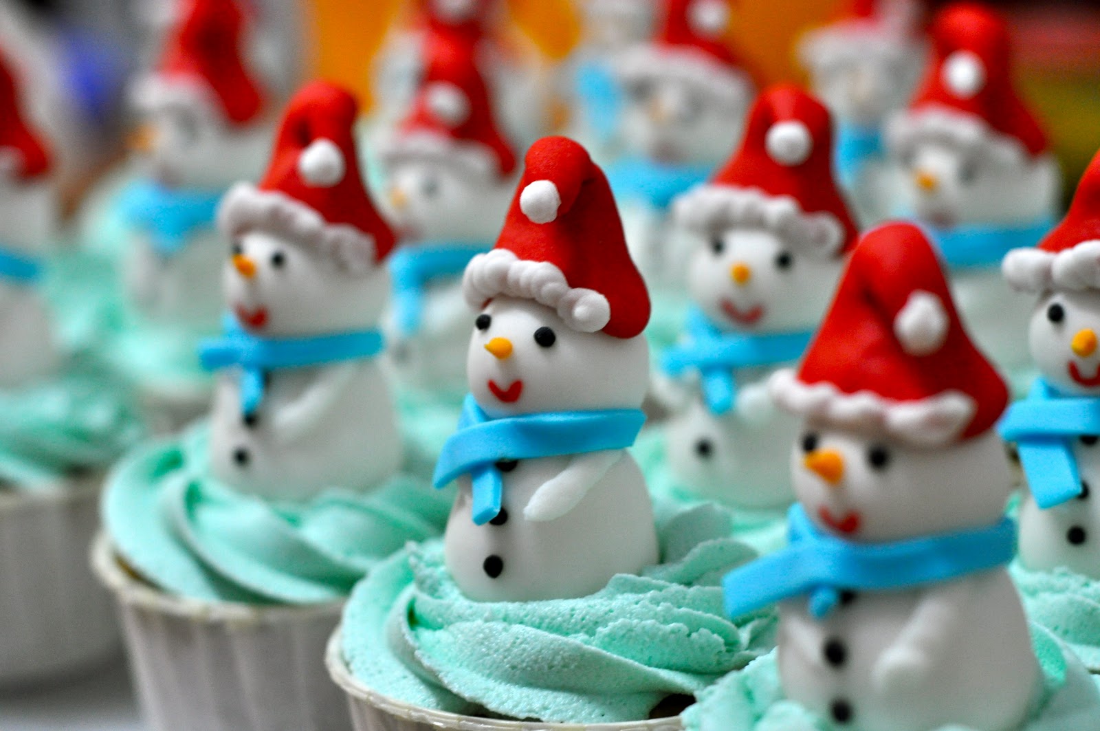Delicious Cakes By Nell: Snowman Cupcakes