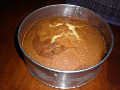 Cakes in the Oven: Why does my cake crack?