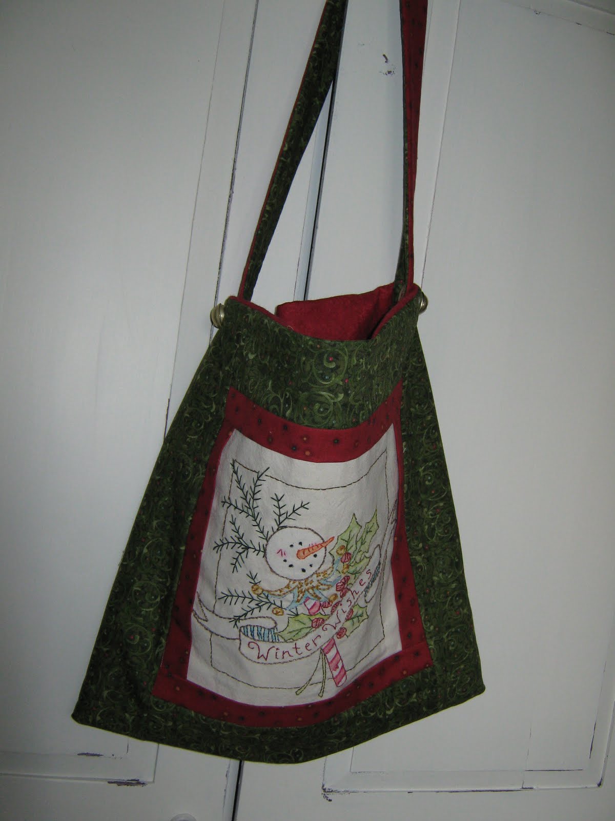 Lavender Ridge: Dresden Plate Runner