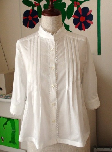Love Sewing!!: Pleated blouse with lace trim