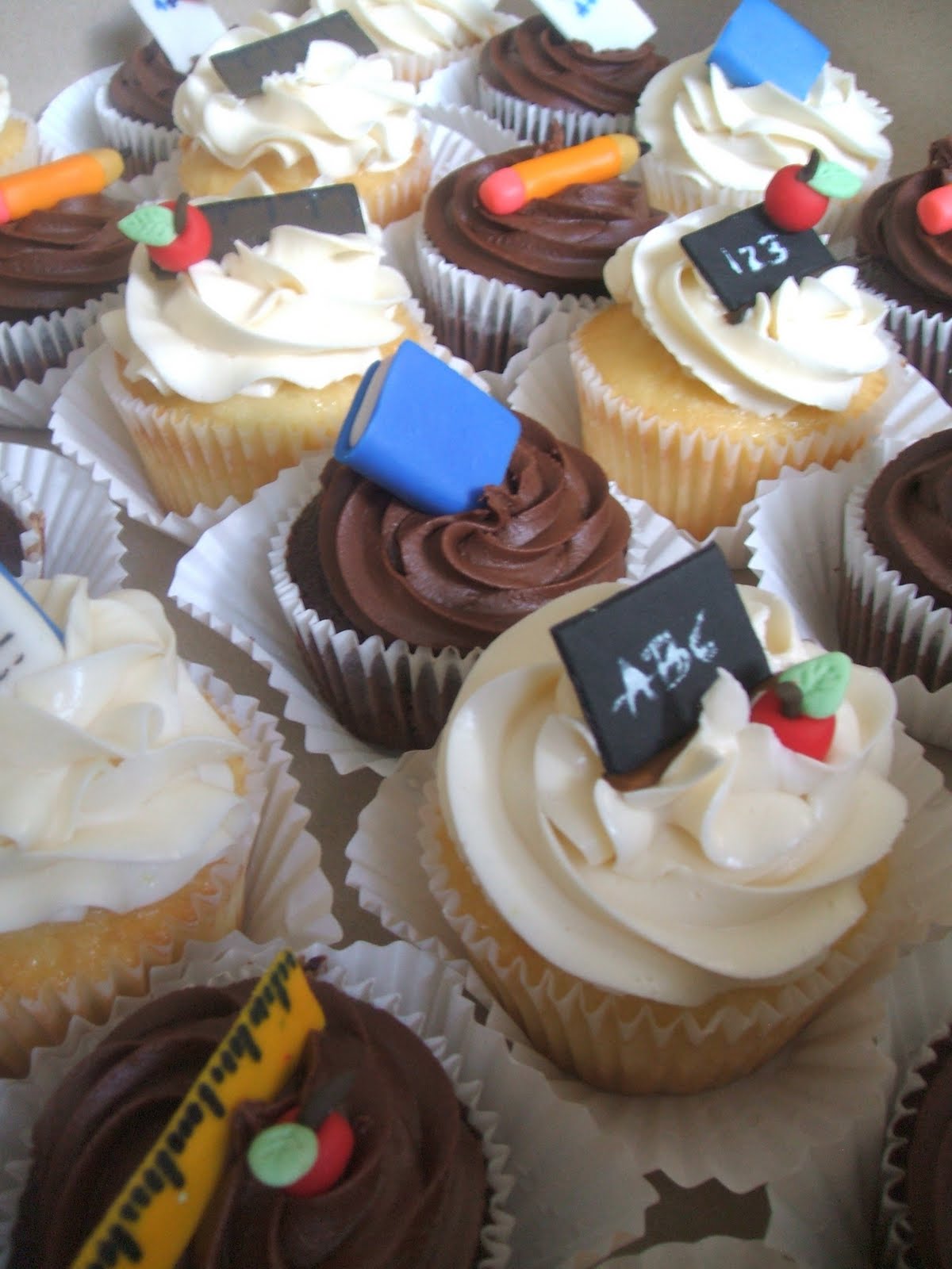Cakes by Pauline: School Theme cupcakes