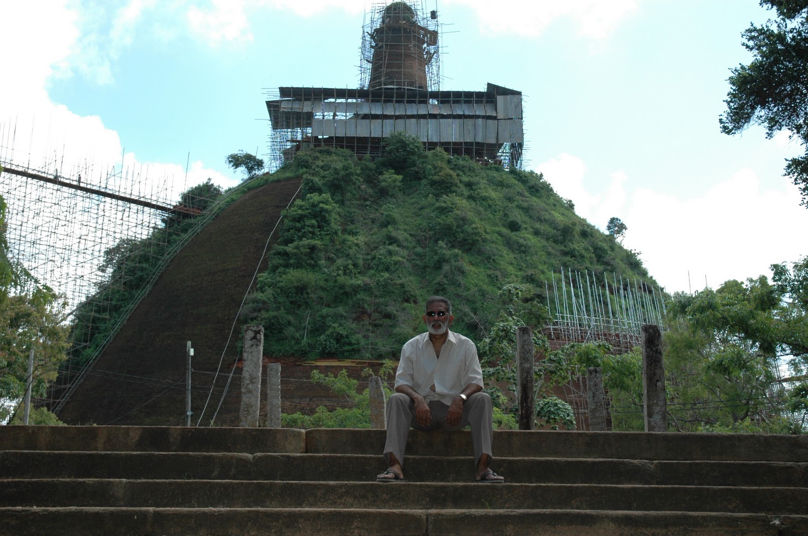 මහමොලකාරයා.com: Anuradhapura