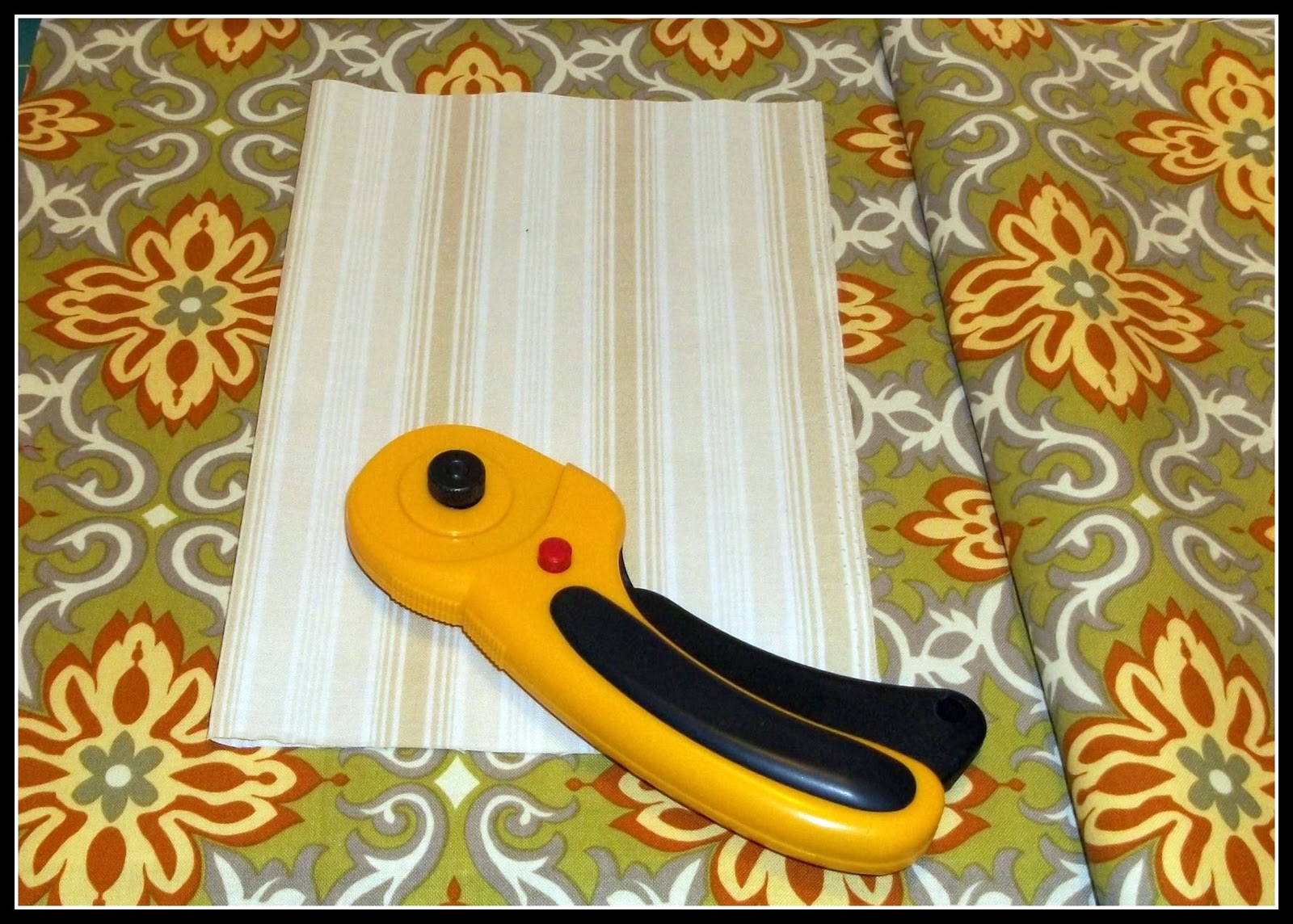 Crafty Girls Workshop...: Table Runner Turned Book Bag