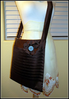 Crafty Girls Workshop...: Table Runner Turned Book Bag