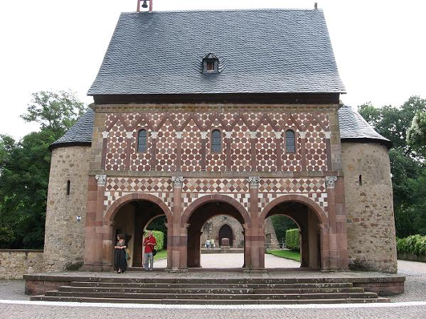 The Lost Fort: Carolingian Architecture