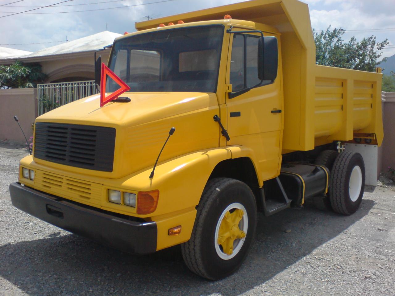 Camion de volteo mercedes benz nuevo