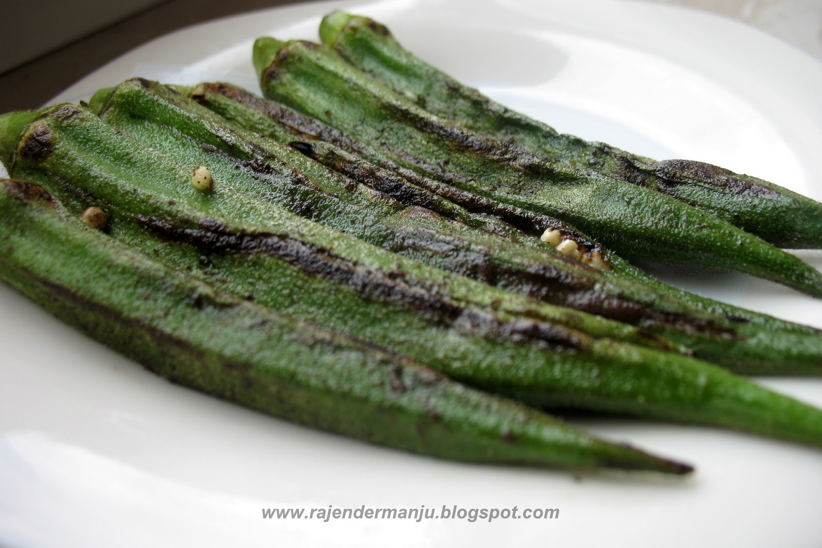 Life is beautiful !!!: Milagu Vendakkai / Black pepper stuffed ladies ...