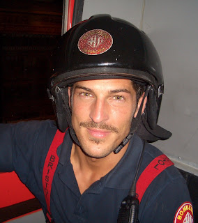 Leo Rico: Bomberos...