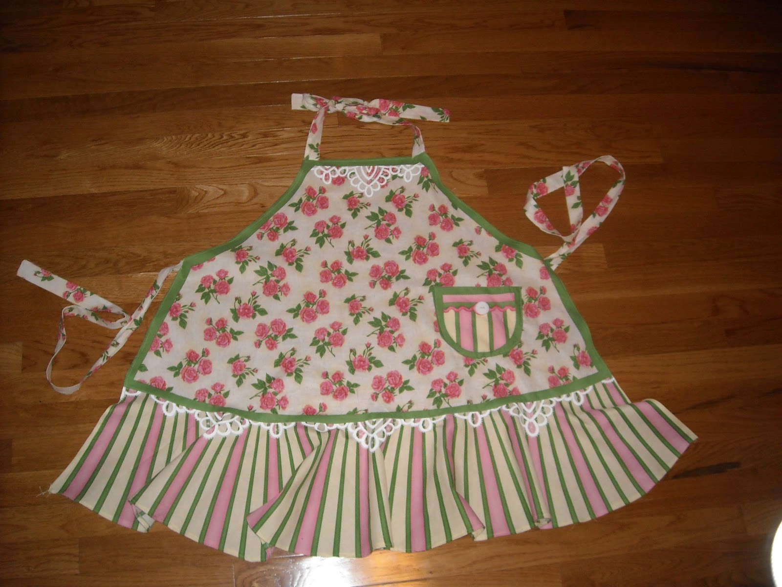No Pattern Used Domestic Diva Apron Jennie jennie pattern review by ...