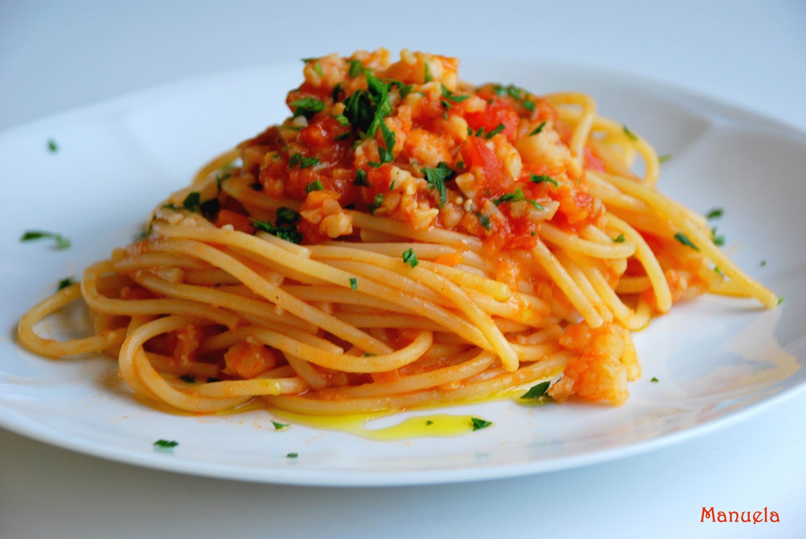 La via delle spezie: Spaghetti con ragù di seppia....