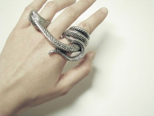 Mashmoom: Snake bite ring