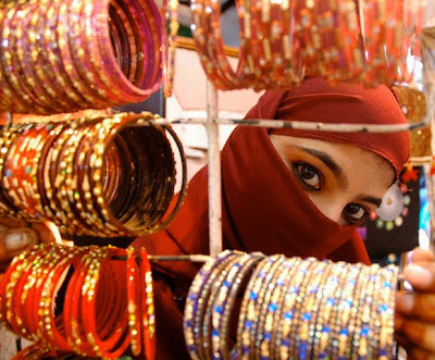 SharadVilaas: Indian muslim girl at a bangle shop