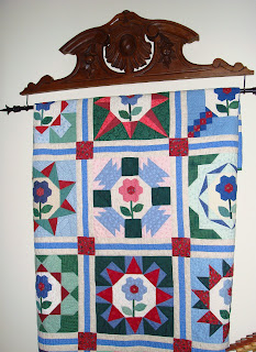 Lola Quilts: Quilt Hangers