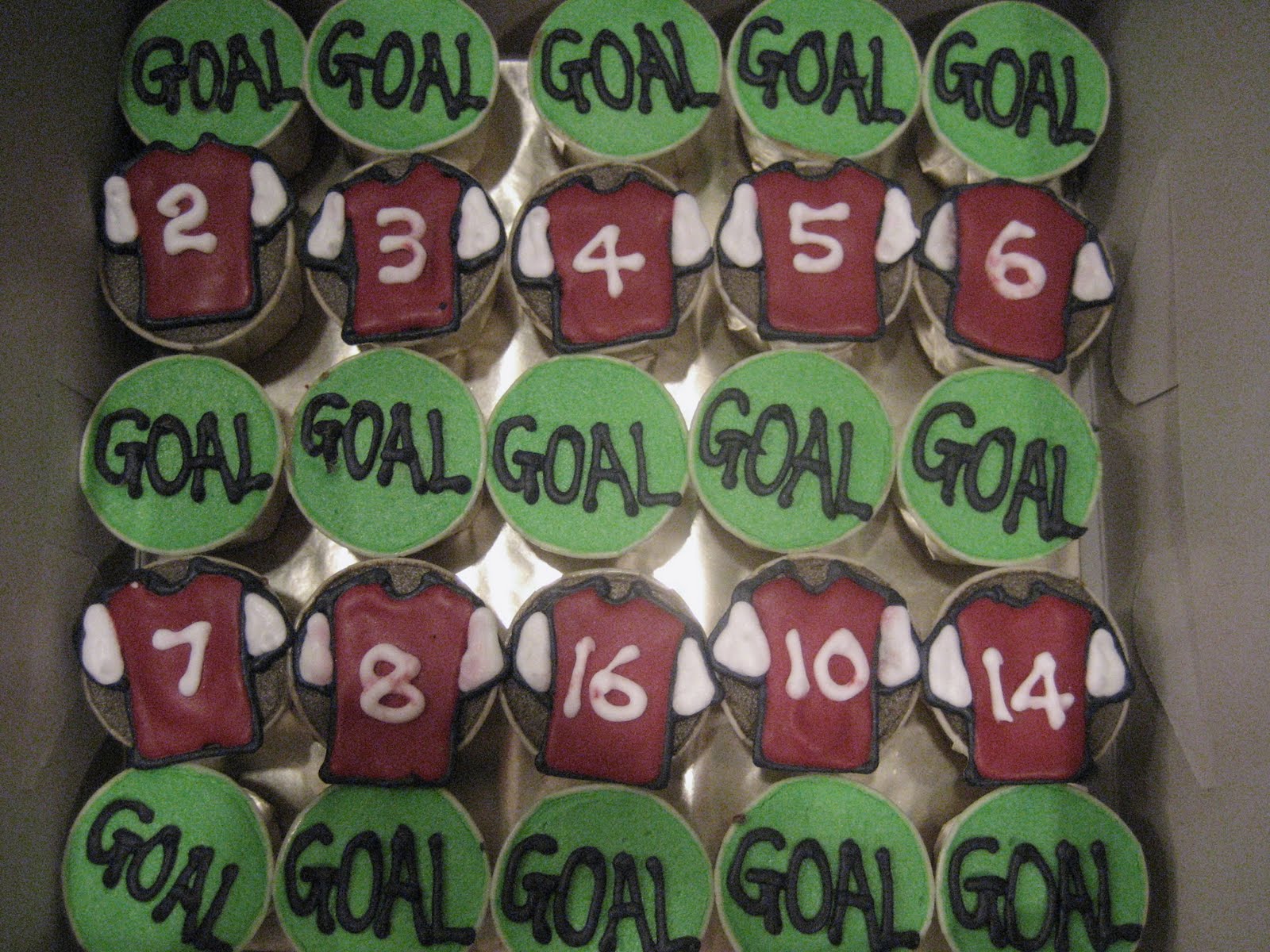 Ribbons and Cakes: Arsenal Themed Party