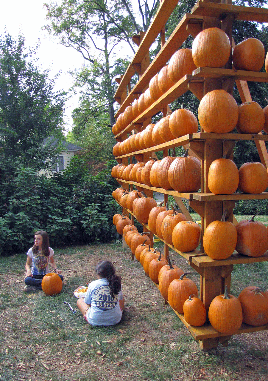 underoak: Great pumpkin wall rises again in the Elizabeth neighborhood ...
