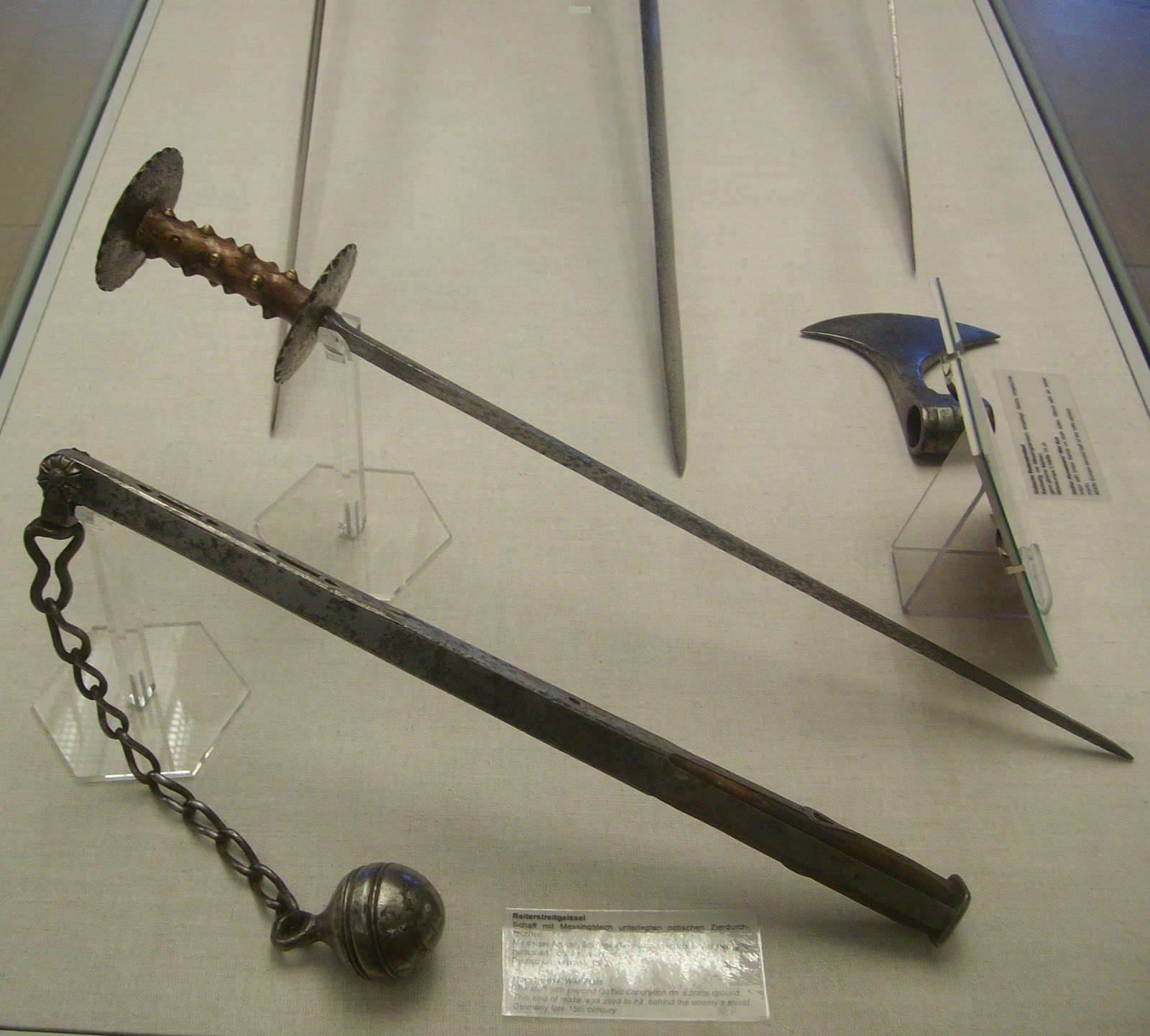 BATALLA DE LAS NAVAS DE TOLOSA: Las armas blancas medievales, de la M a ...