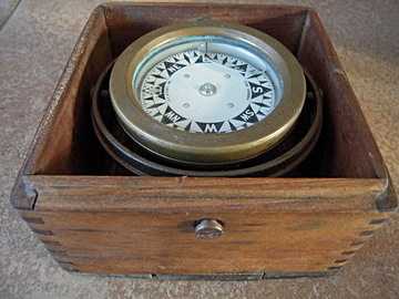 French Vocabulary Illustrated: boussole