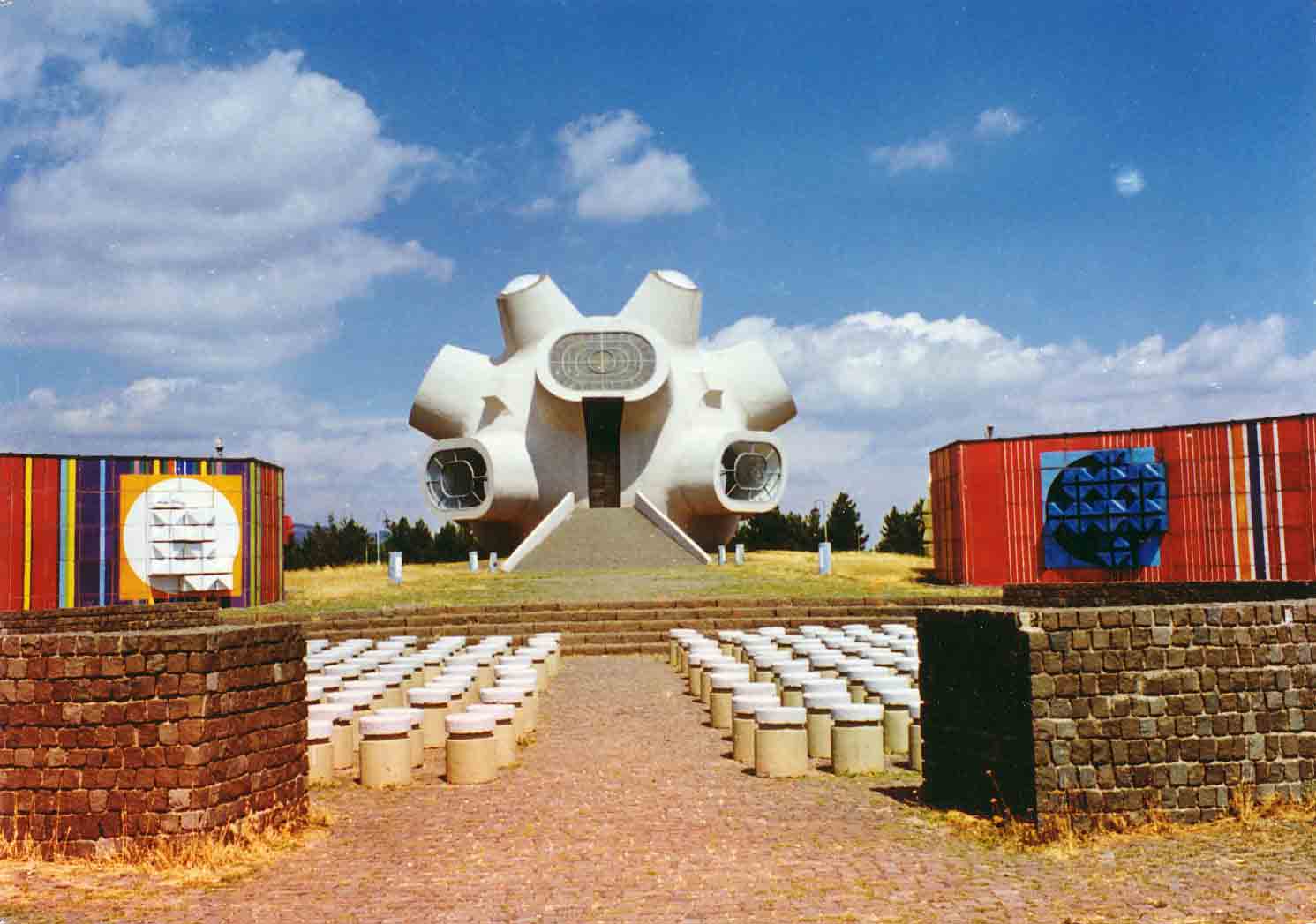 NOTHING AGAINST SERBIA: The Krusevo Makedonium