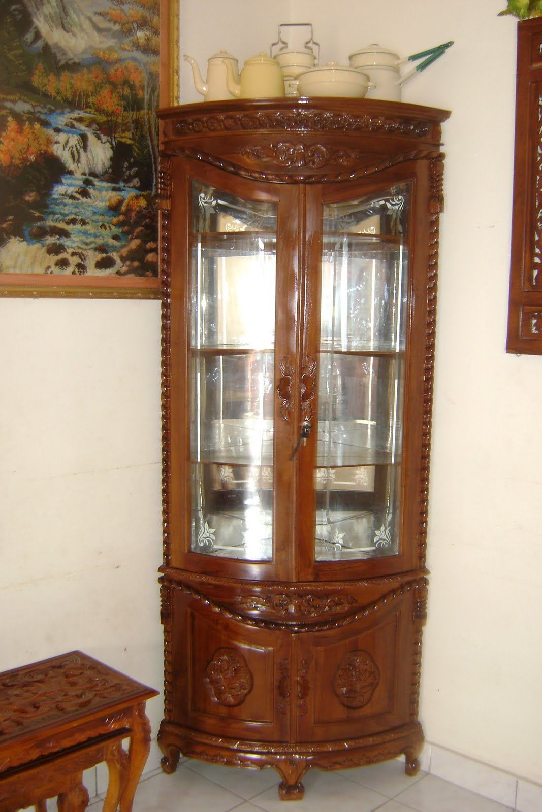 WARISAN NENEK: Almari Oh Almari