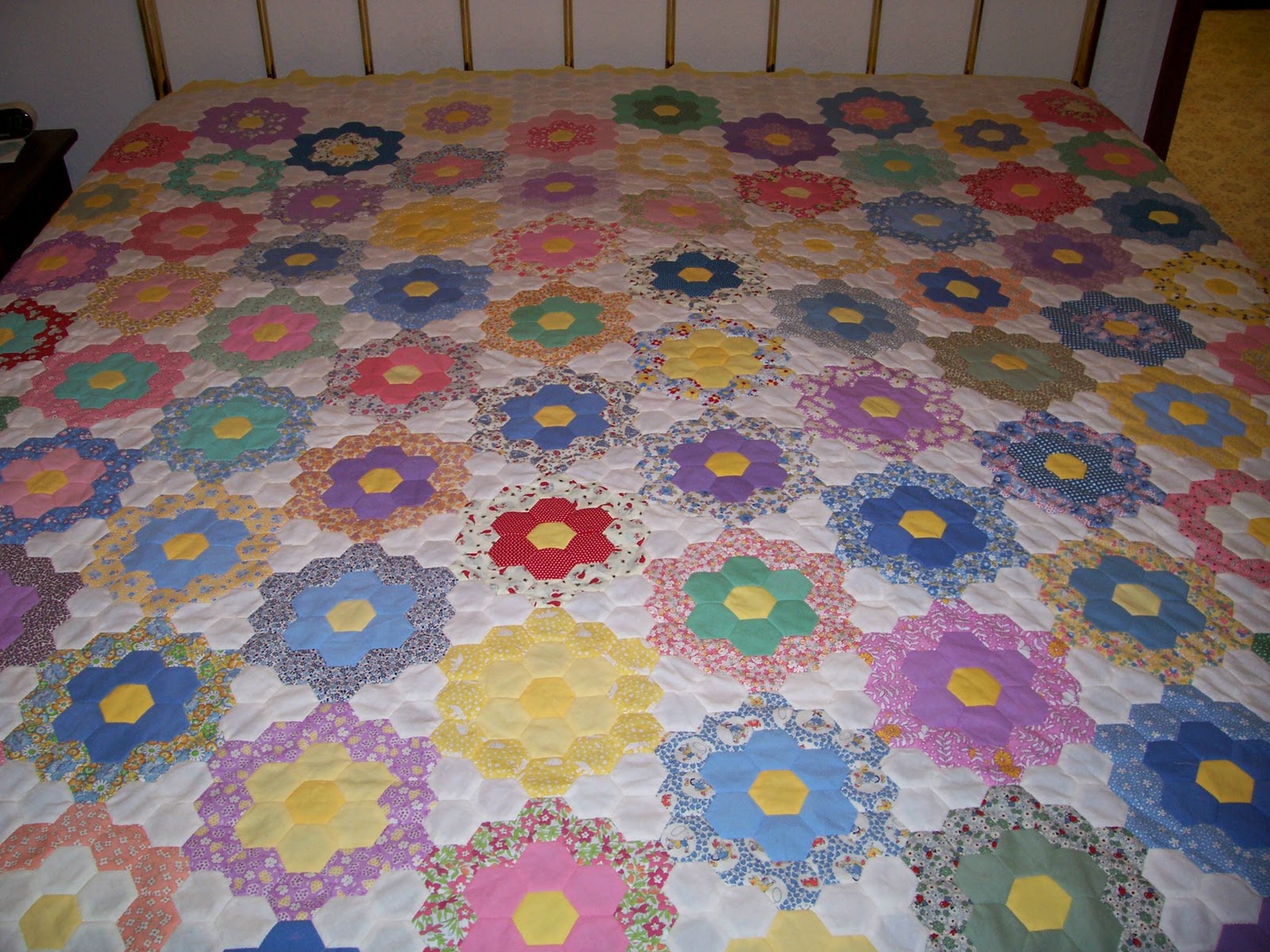 JoQuilter's Blog: My large hexagon quilt #2