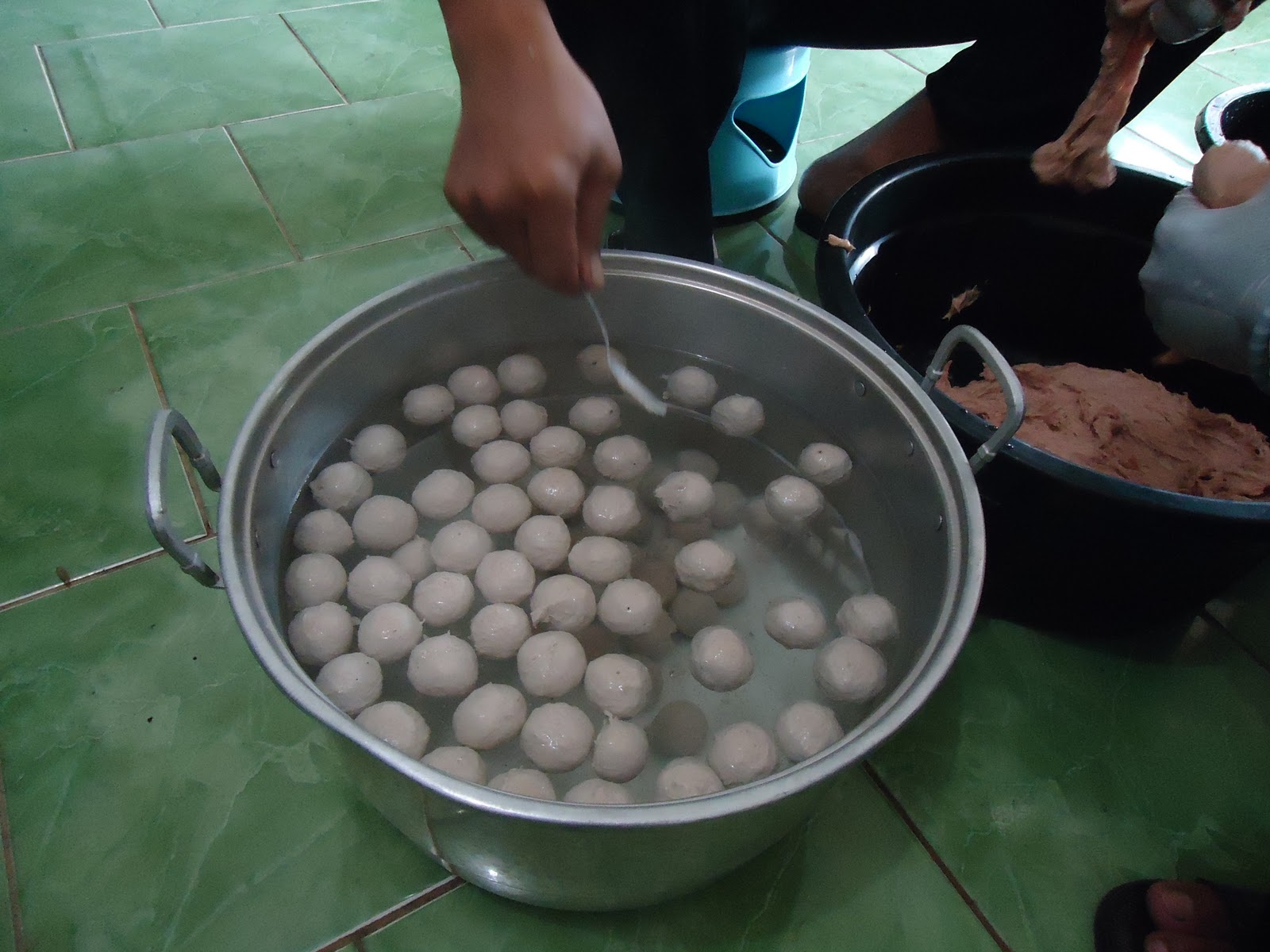 nadiapucino: PROSES PEMBUATAN BAKSO