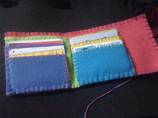 Civic Stitchings: My very first tutorial! My new felt wallet!