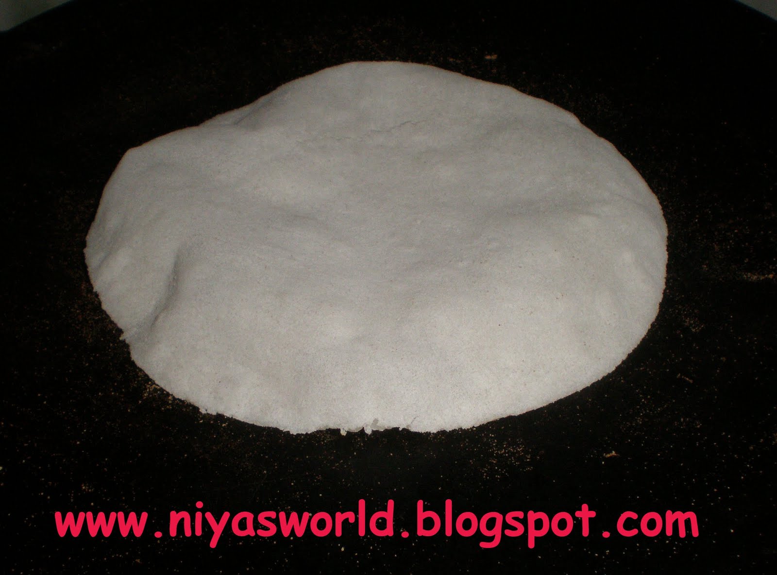 Niya's World: Ari Pathiri ( Rice Flour Rotis )