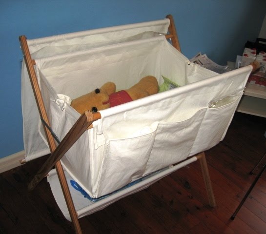 cheapo hippo & yabbing yabbie: DIY folding bassinet