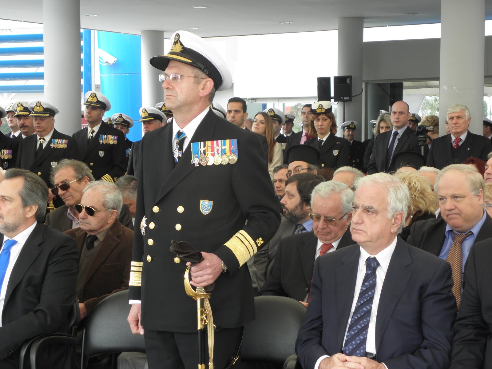 PEIRATIKO REPORTAZ: αρχηγέ ....ξεβρώμισε τον....τόπο απο τα λαμόγια