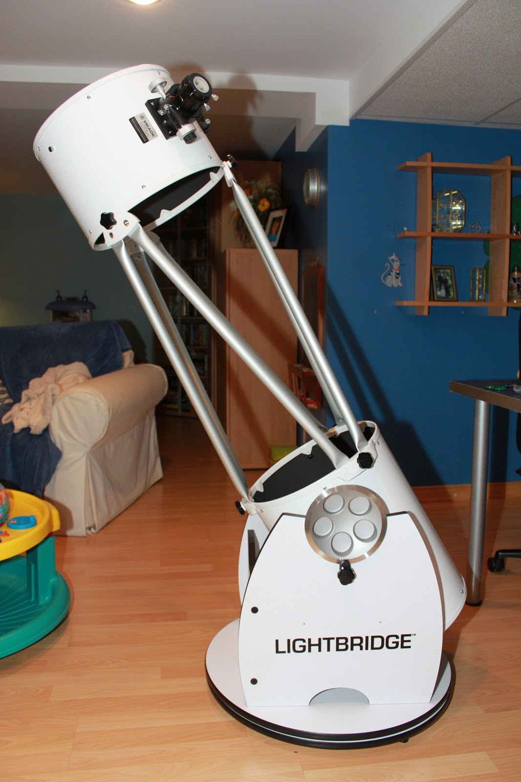 Vue de ma cour: Matériel - Meade LightBridge 12"