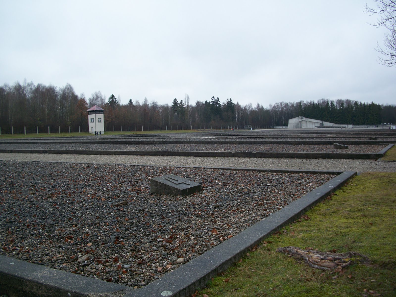adventures of an unfinished traveler: dachau concencration camp