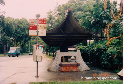 Quispiam loquor: Old bus stops in Singapore