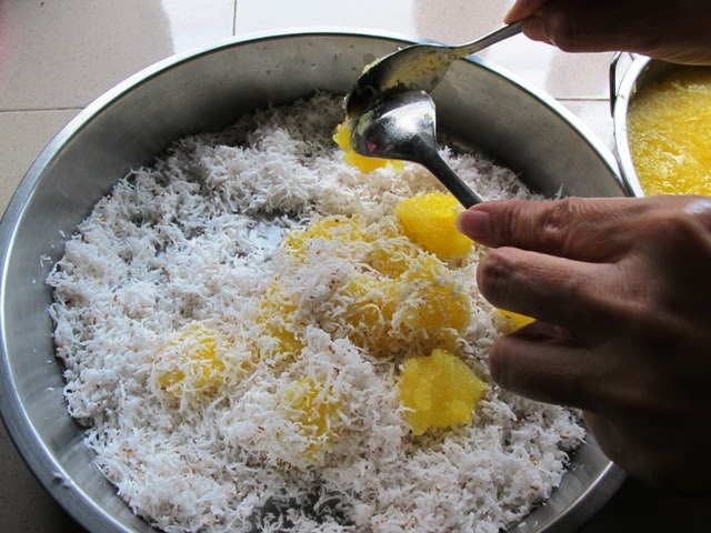 CAKES, COOKIES AND COOKING: Steamed Tapioca Dessert With Grated Coconut