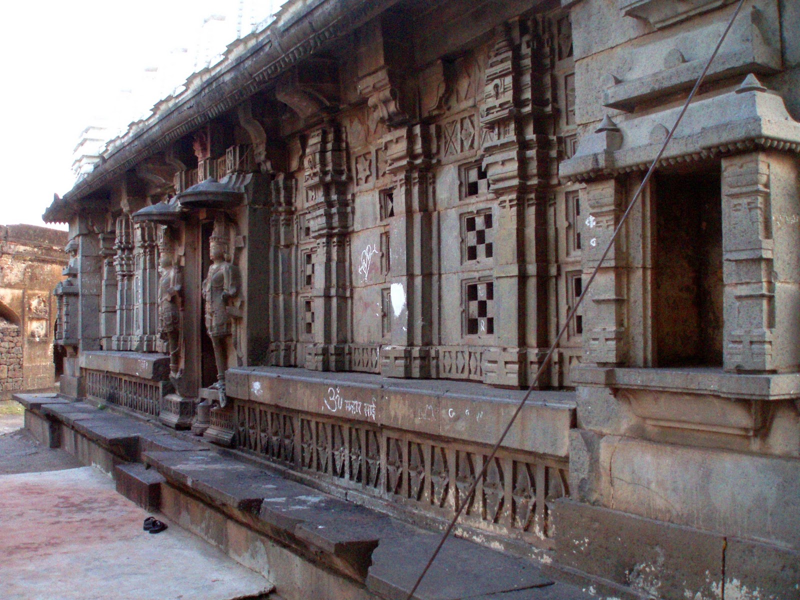 Travelogue Unlimited: Pandeshwar Temple: A Photo Feature