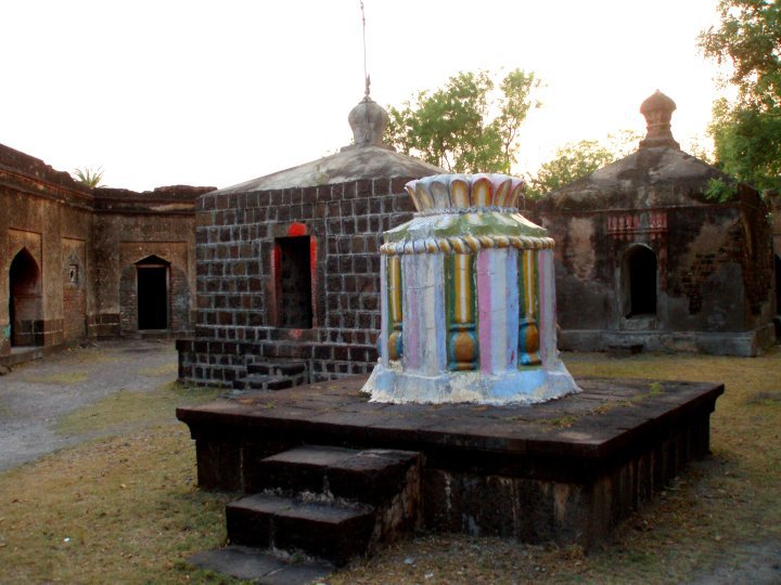 Travelogue Unlimited: Pandeshwar Temple: A Photo Feature
