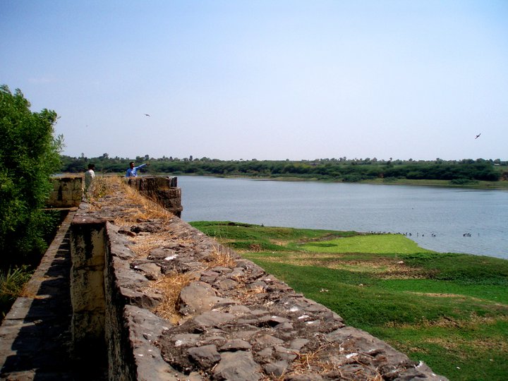 Travelogue Unlimited: Temples of Bahadurgad Fort : A Photo Feature