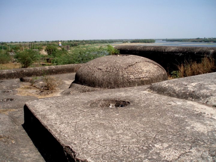 Travelogue Unlimited: Temples of Bahadurgad Fort : A Photo Feature