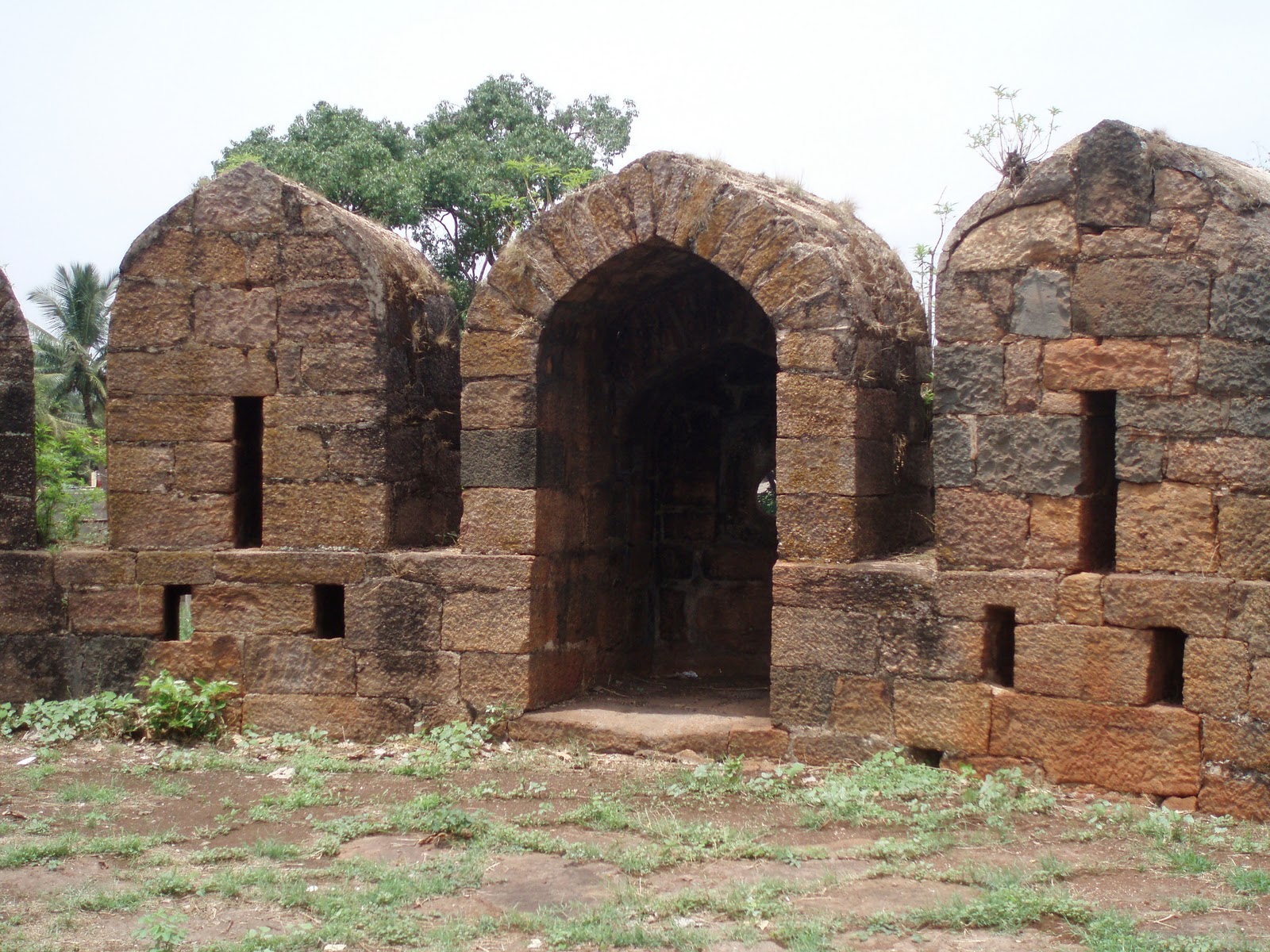Travelogue Unlimited: Kamal Basadi and Belgaum Fort : A Photo Feature