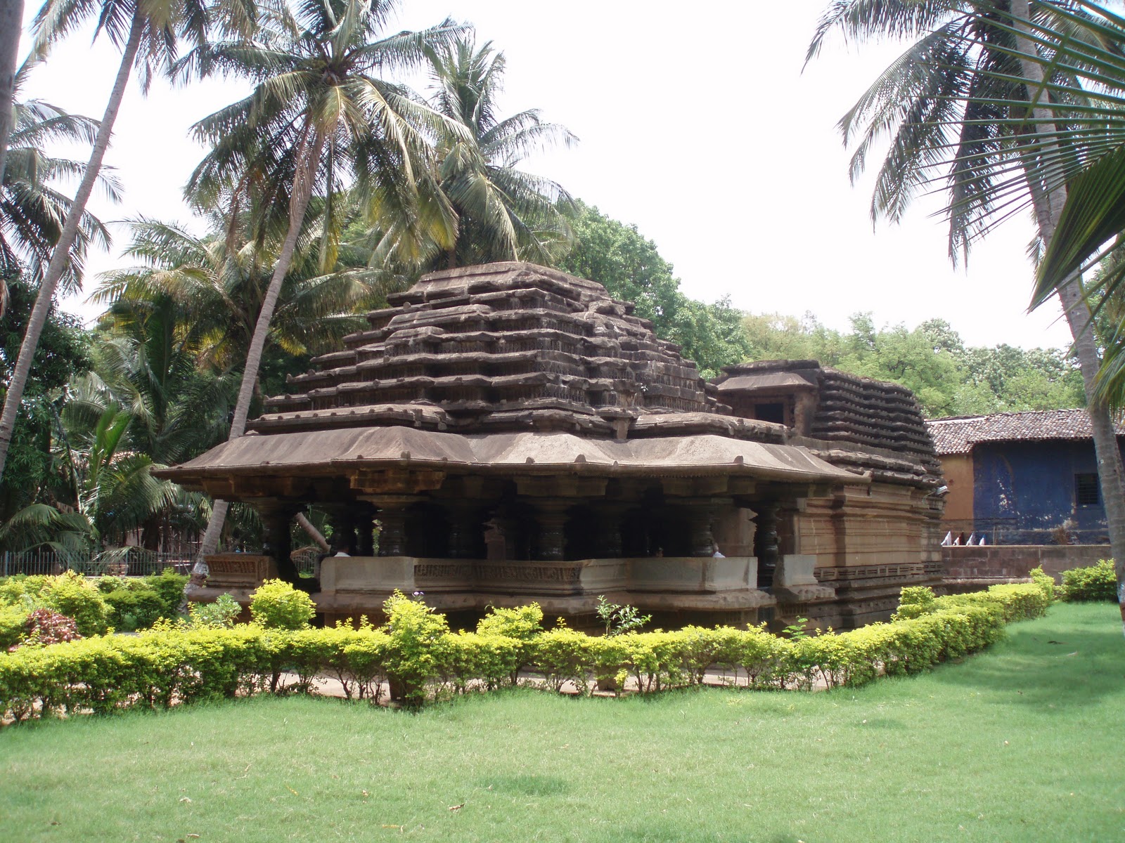 Travelogue Unlimited: Kamal Basadi and Belgaum Fort : A Photo Feature