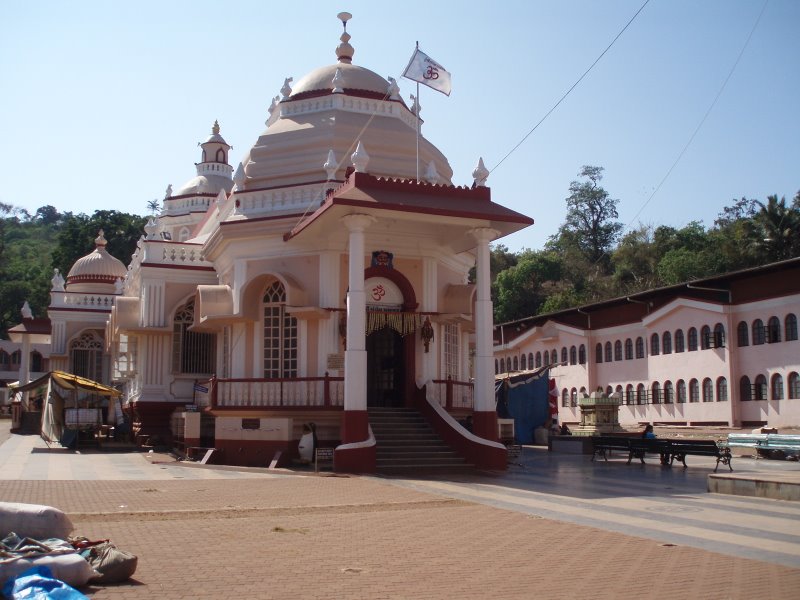 Travelogue Unlimited: Mangeshi & Mahalaxmi Temples of Goa : A Photo ...