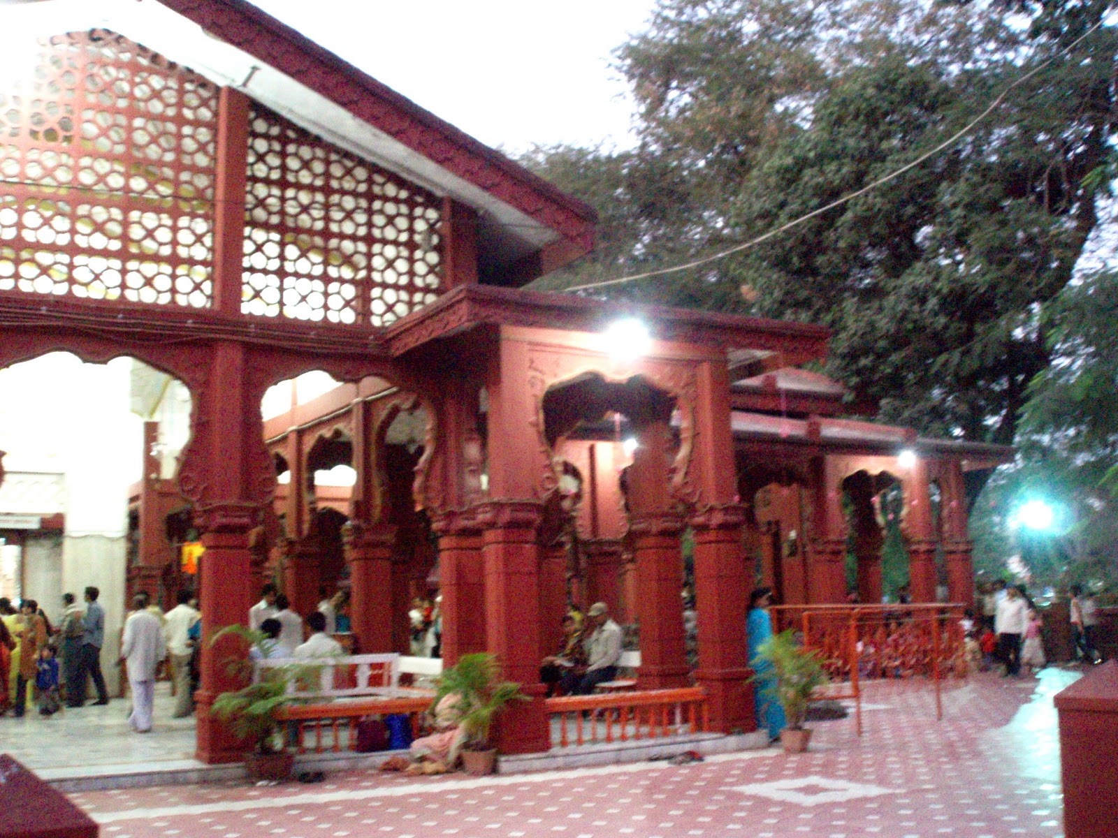 Travelogue Unlimited: Saras Baug Ganpati Temple: A Photo Feature