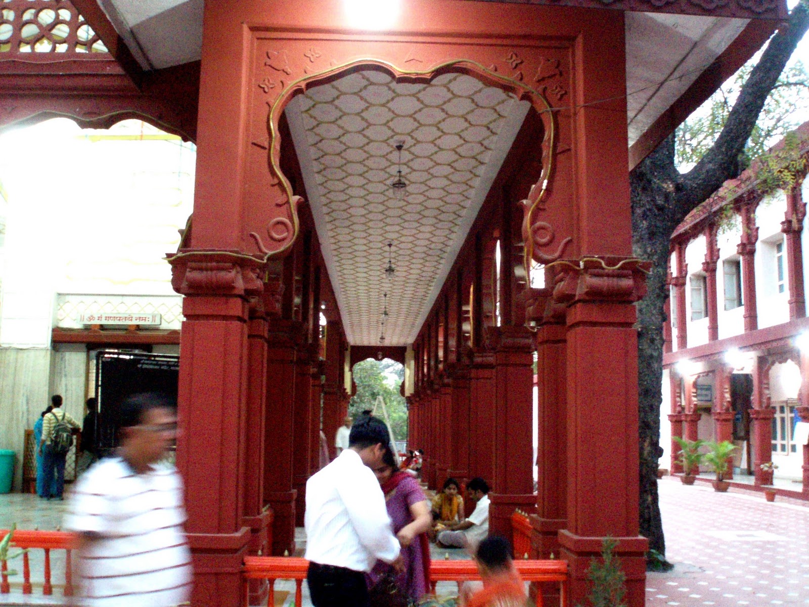 Travelogue Unlimited: Saras Baug Ganpati Temple: A Photo Feature