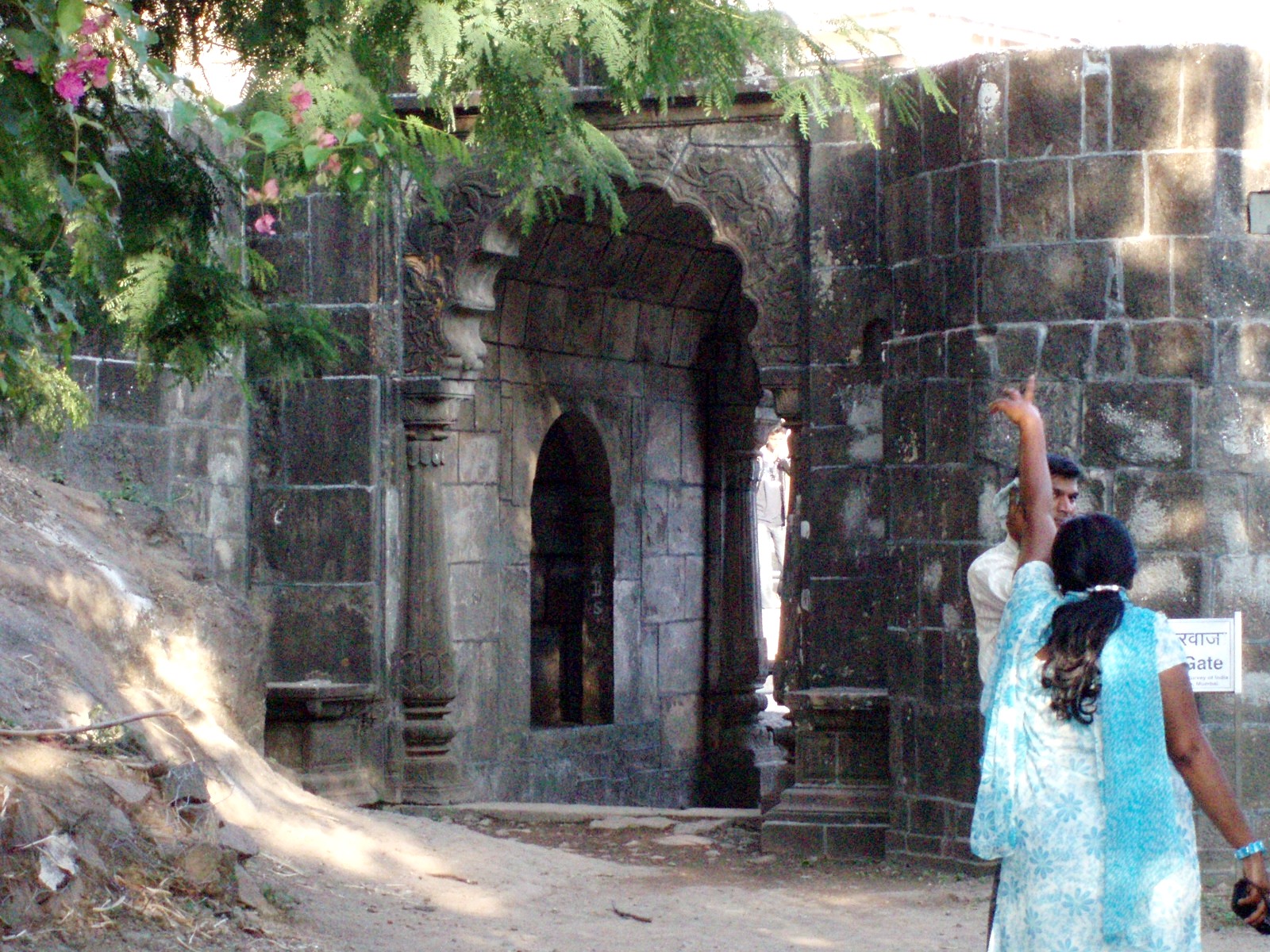 Travelogue Unlimited: A Visit to Fort Shivneri : A Photo Travelogue