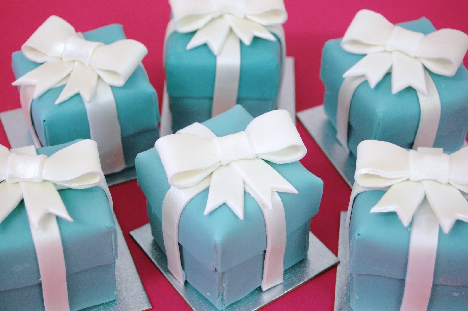iced: Gillian and Jay's Little Tiffany Box cakes