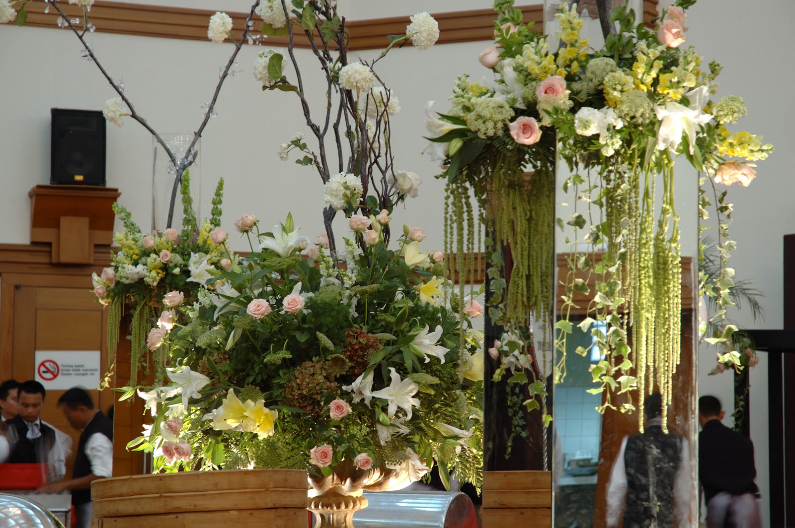 Olivia Wedding Decoration: Rangkaian bunga...