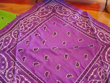 DIY Summer Tote Made of Cotton Bandanas