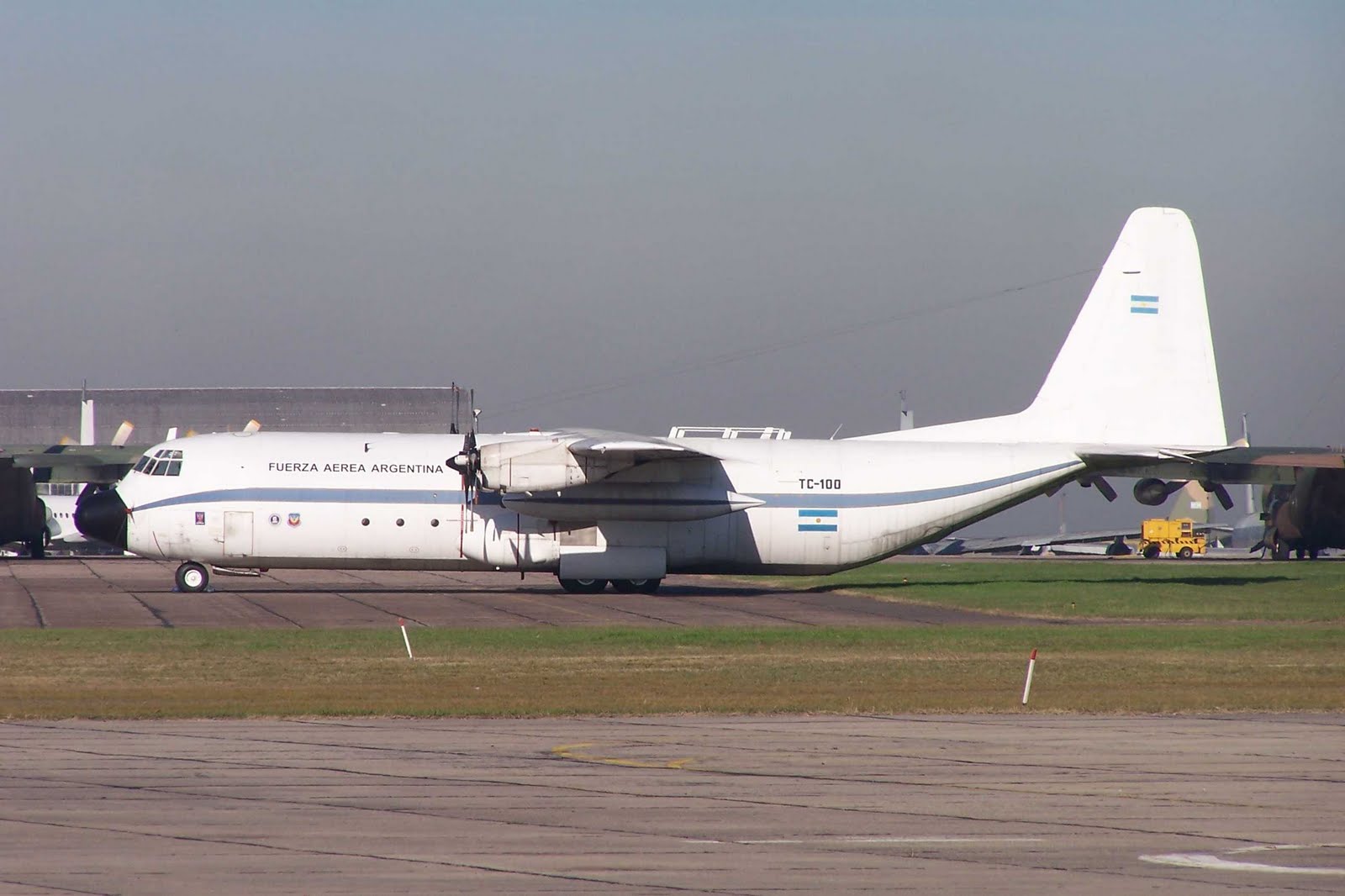 Historias de Aviones: El Lockheed L-100-30 Hercules TC-100. Un civil ...